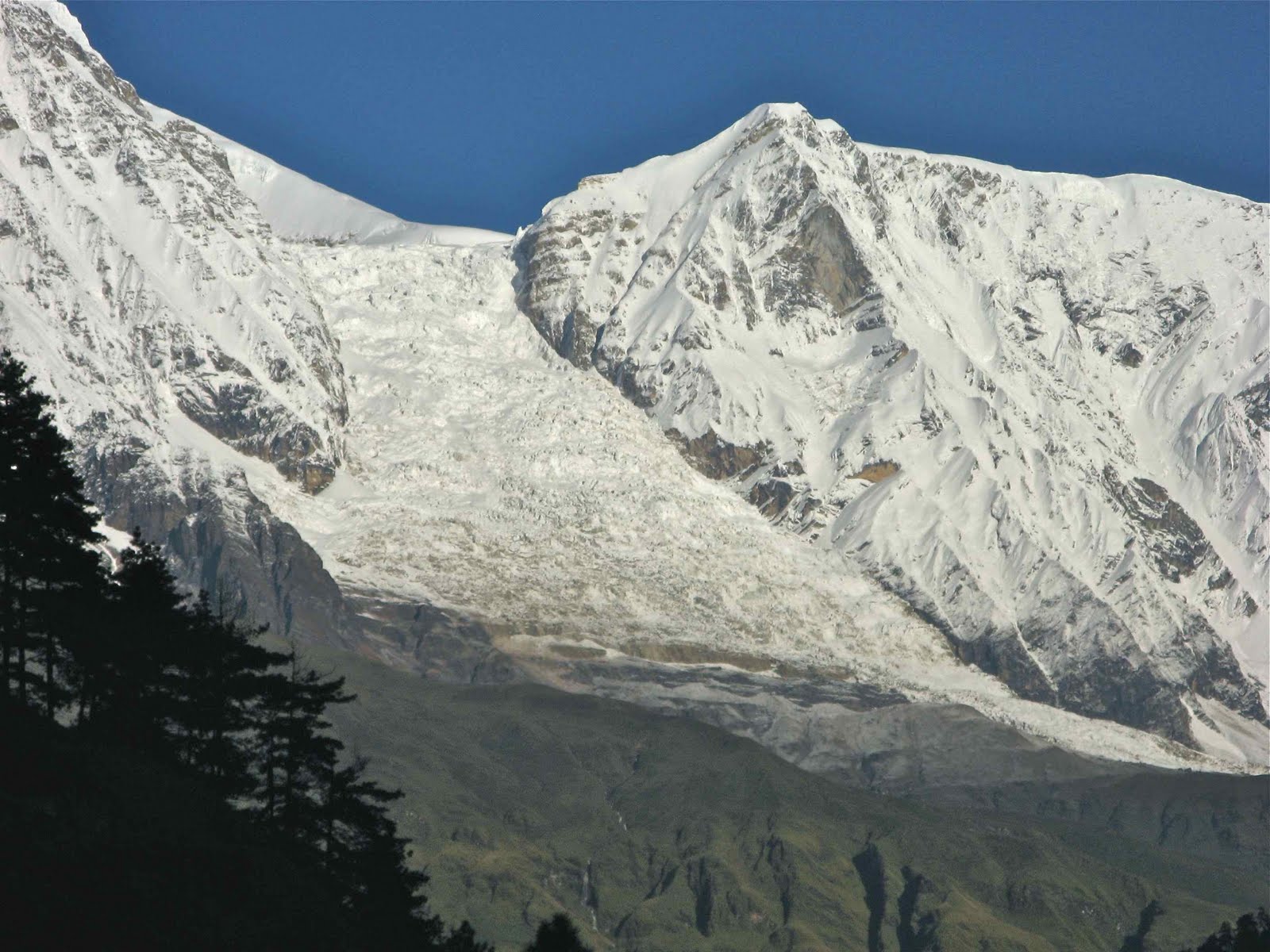 South Of Watford: Nepal, Annapurna Circuit....Ghasa To Tatopani