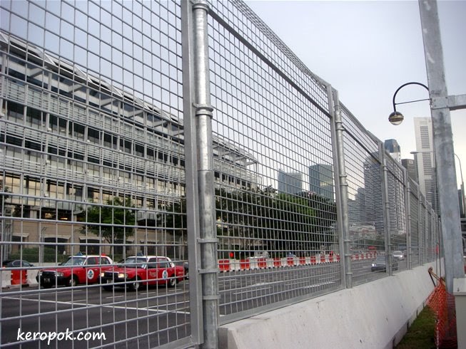 'Boring' Singapore City Photo: Cages.... or you might call it fences..