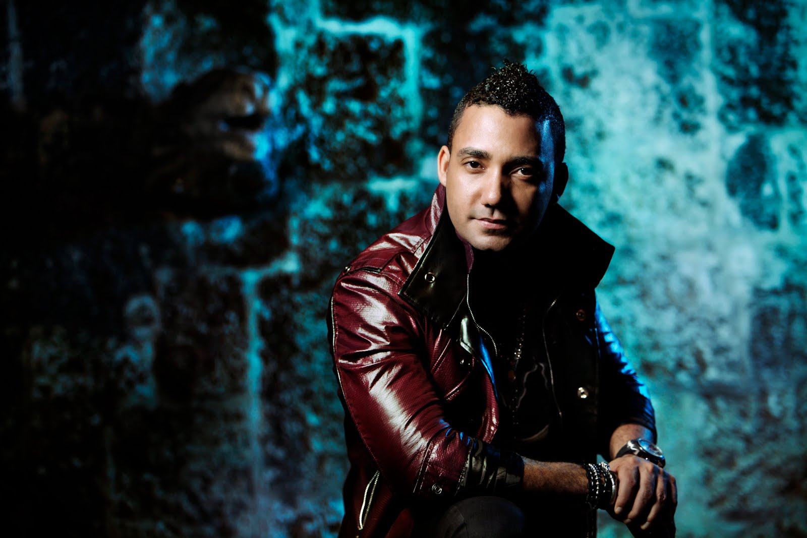 .: ELVIS MARTÍNEZ CON NUEVO LOOK PARA PRÓXIMO ÁLBUM