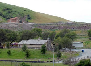 Tamerlane's Thoughts: Arrested Development Model Home Orinda Gateway Wilder