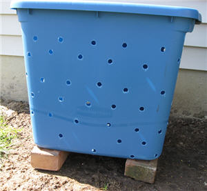 Condo Blues: How to Make a Compost Bin Out of a Plastic Storage Tub