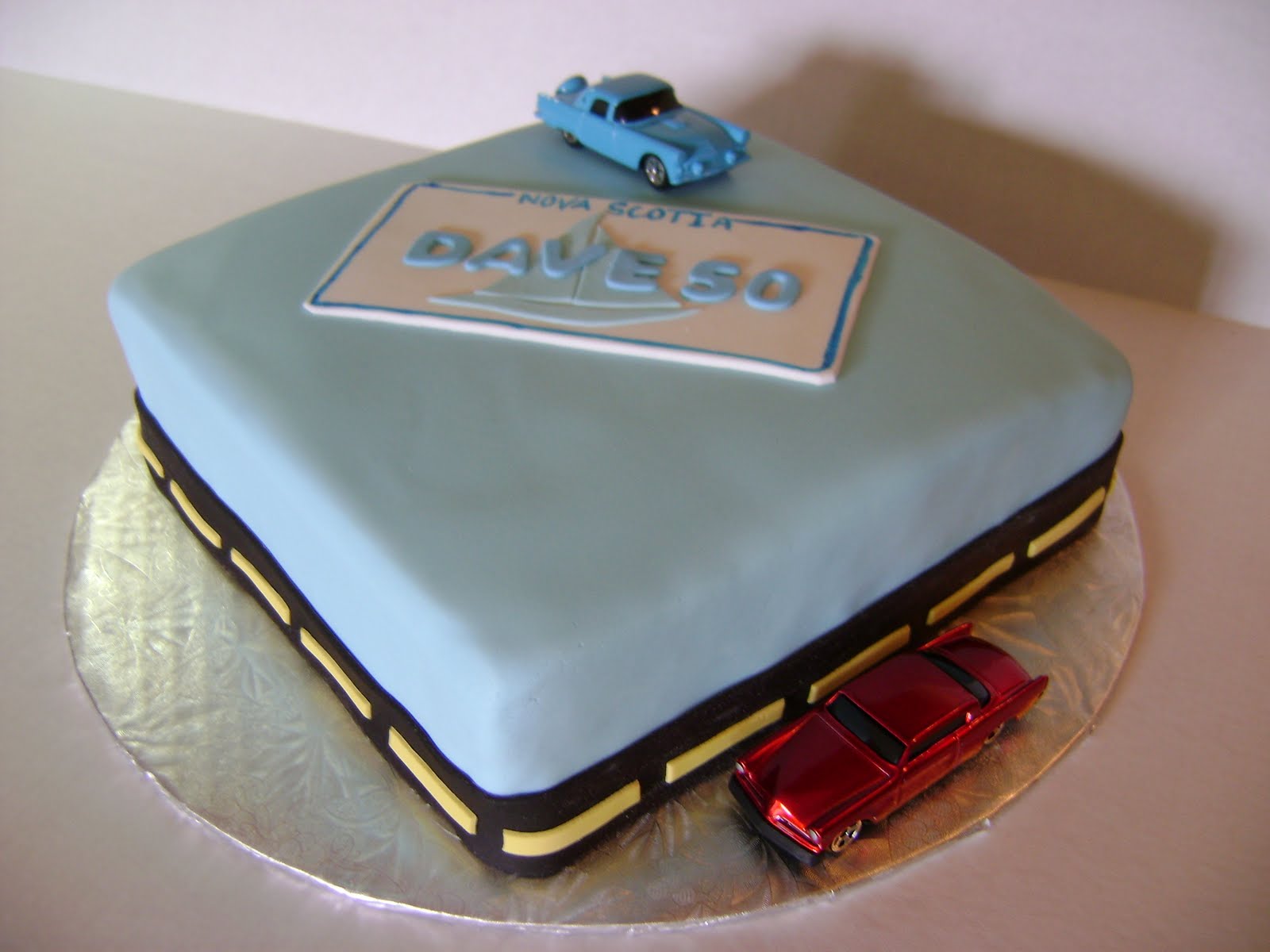 JS Custom Cakes & Cupcakes: Car Cake V2.0