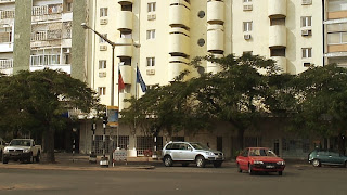 sentir maputo: Maputo - embaixada de Portugal e cinema Xenon, na Julius ...