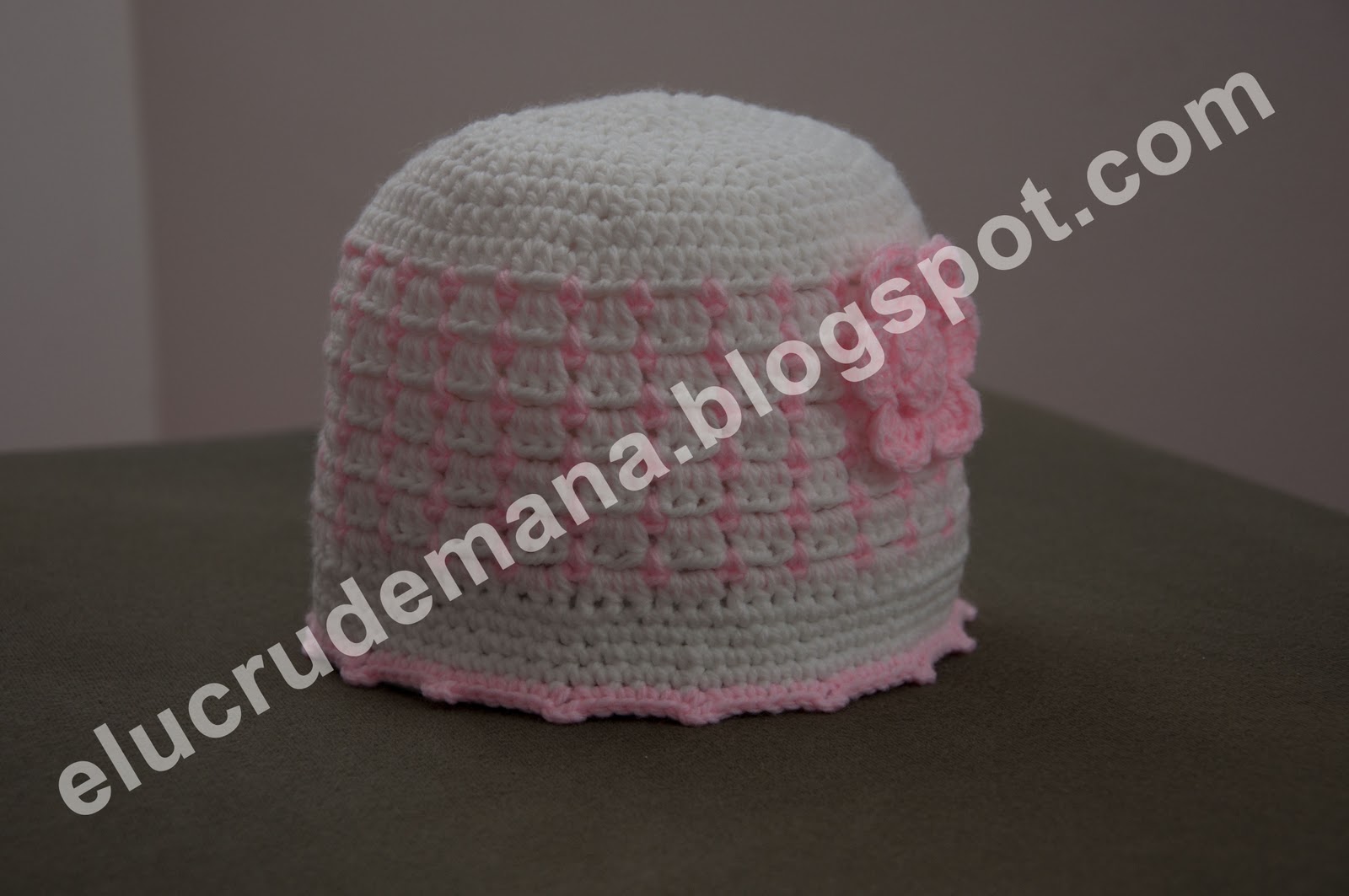 eLucru de mana: caciula crosetata "Roz cu Alb"