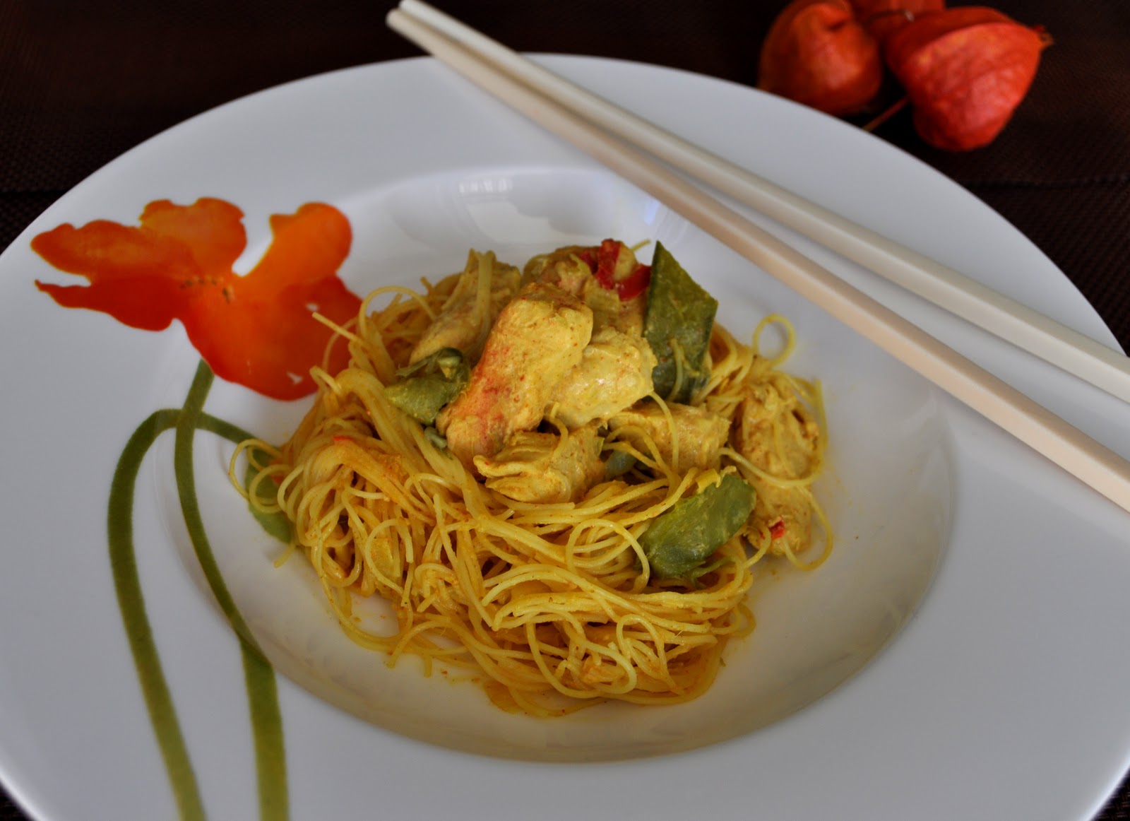 Pensieri e Delizie: Spaghetti di riso e pollo al curry