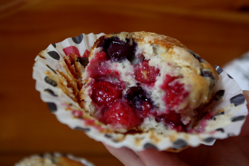 get into this kitchen, now!: raspberry-blueberry muffins