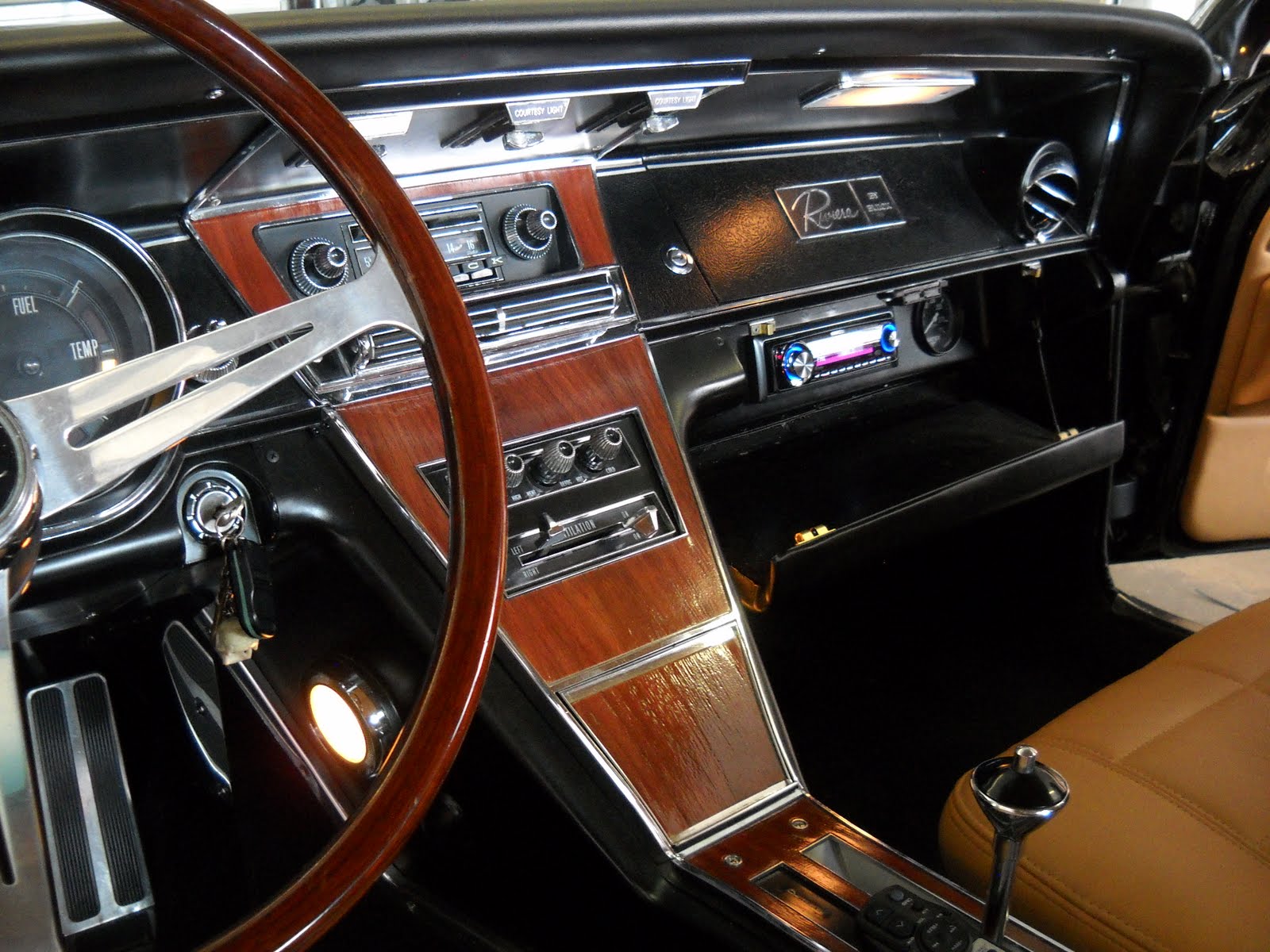 Traffic Jamz: 1965 Buick Riviera - Chopped Top