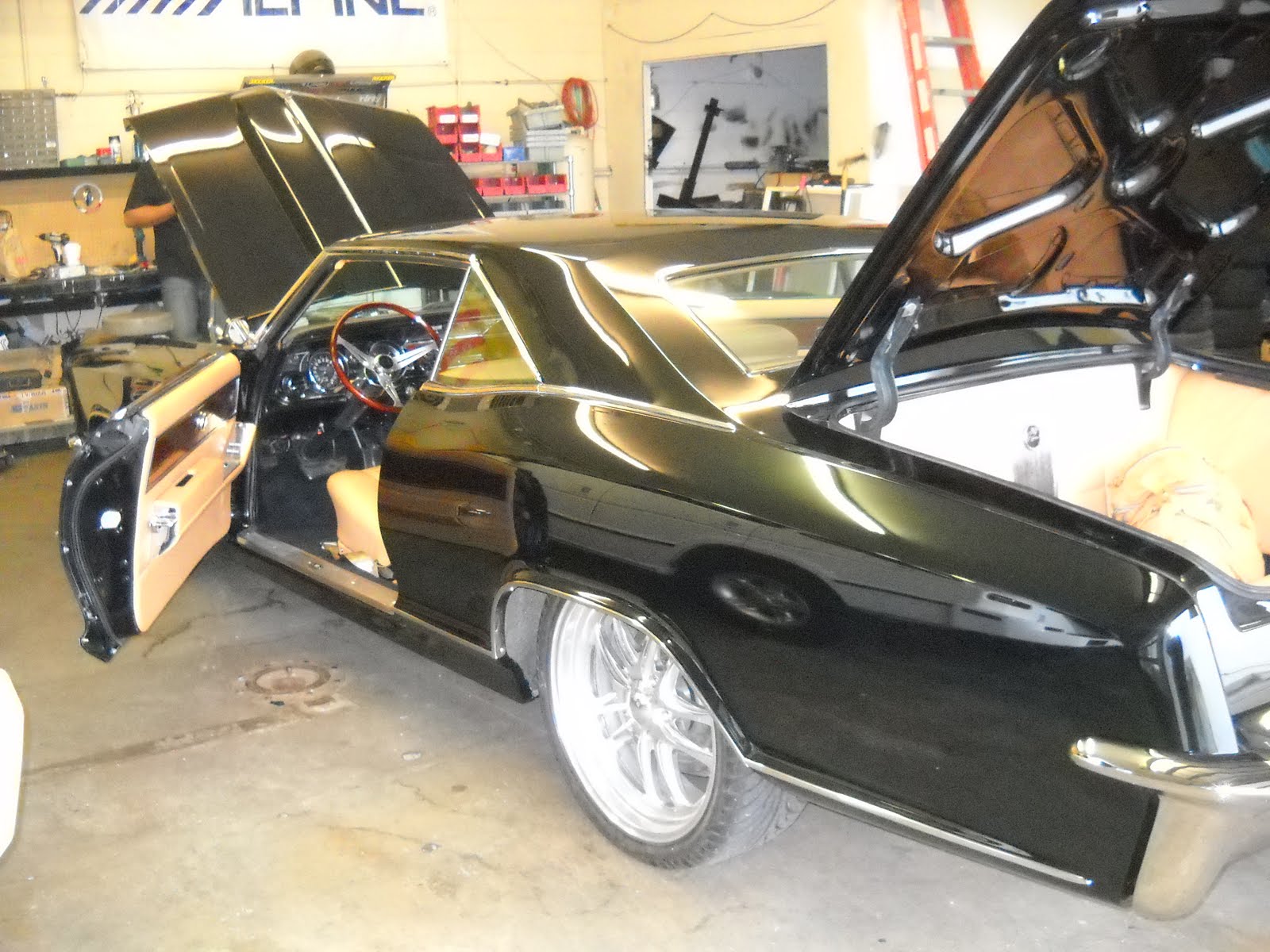 Traffic Jamz: 1965 Buick Riviera - Chopped Top