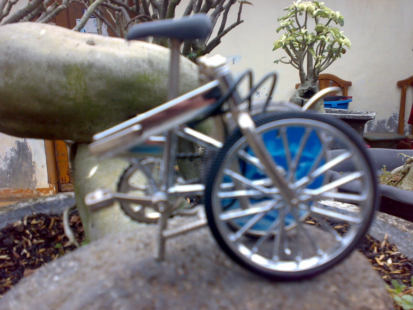 Parkir Sepeda Online: Miniatur Sepeda Lipat