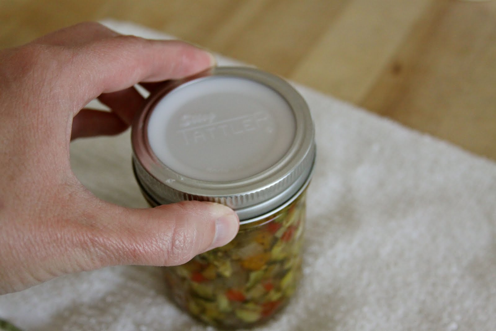 Homestead Revival: Canning Tutorial: Tattler Re-Useable Lids
