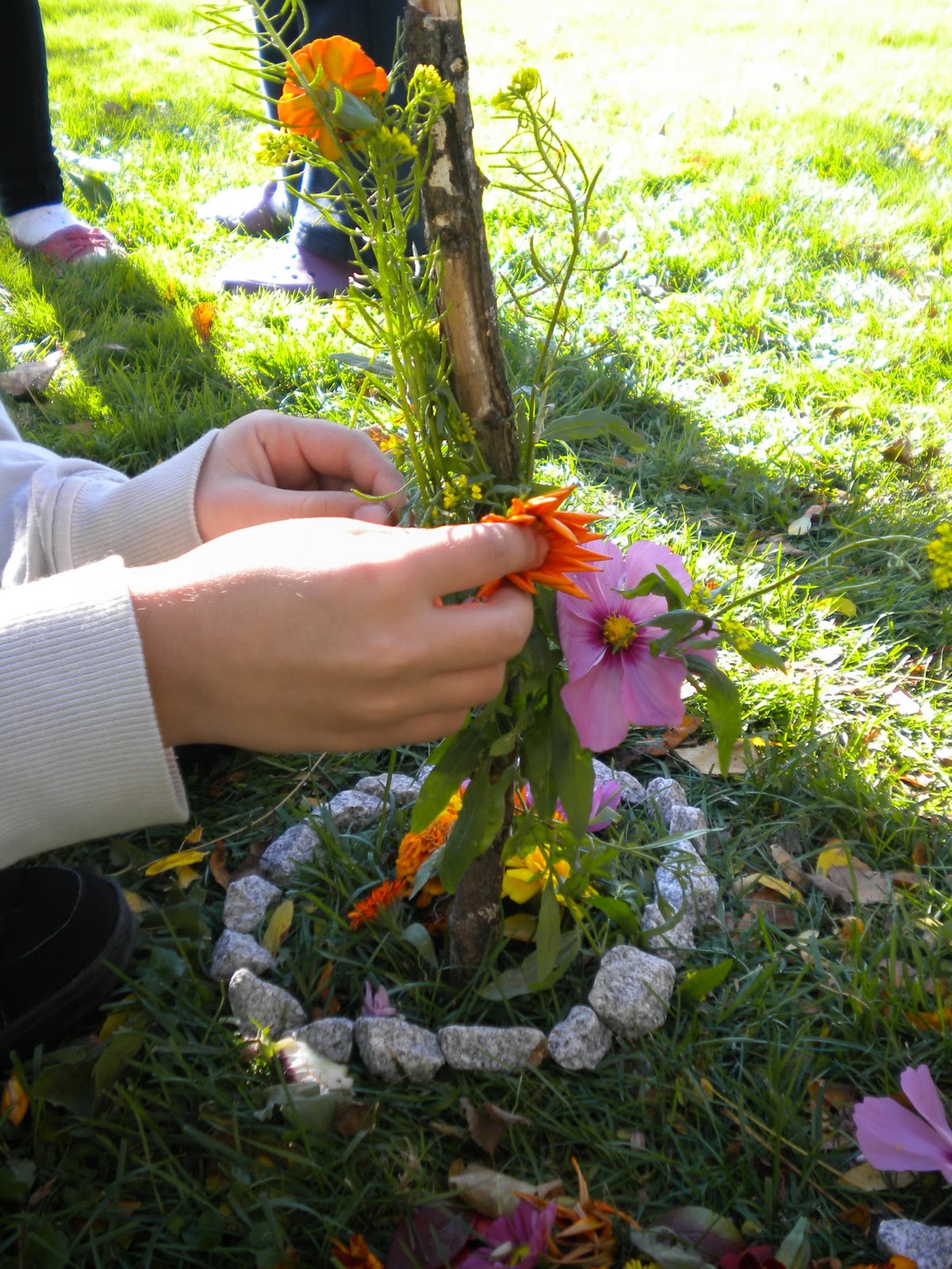 Waitsfield Elementary Art: More Andy Goldsworthy-inspired Nature Art