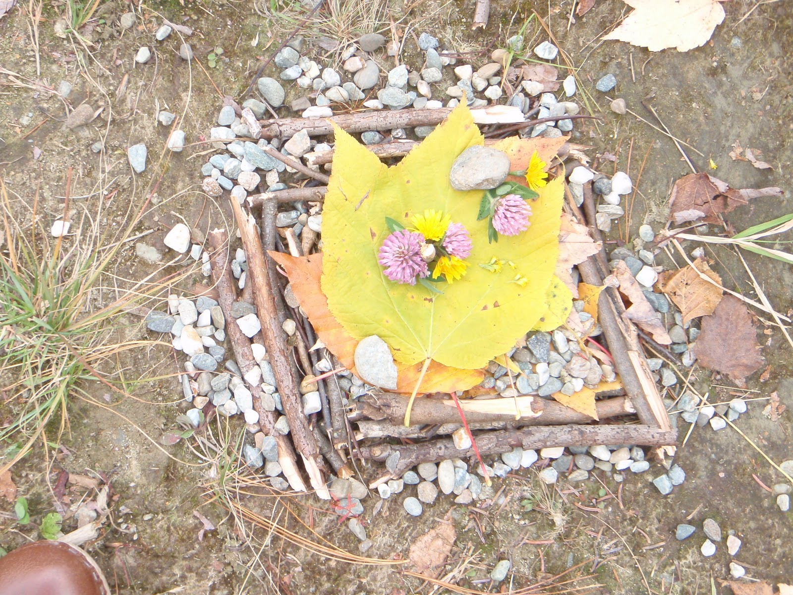 Fayston Elementary Art: More Andy Goldsworthy-Inspired Creations