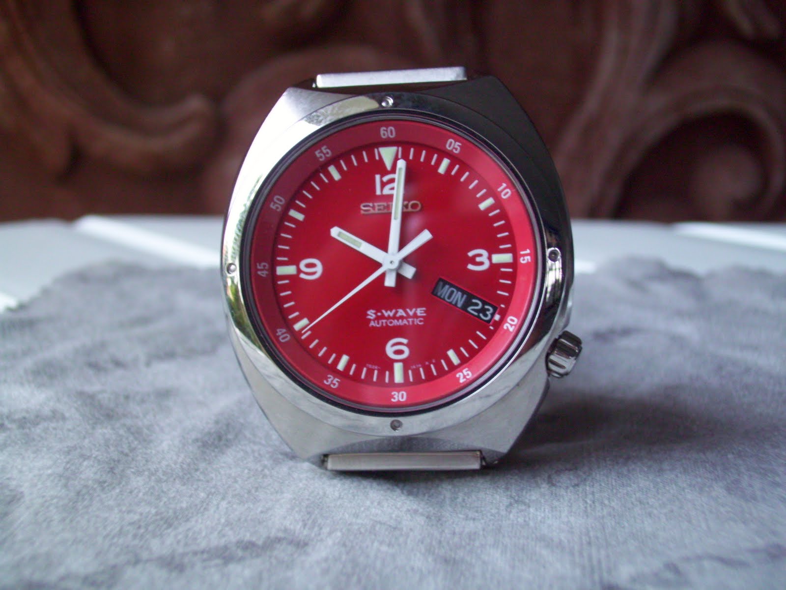 jamtangan automatic: SOLD: SEIKO S-WAVE RED DIAL