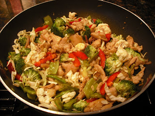 FOOD: THAI FOOD RECIPE PAD PUK RUAM MIT