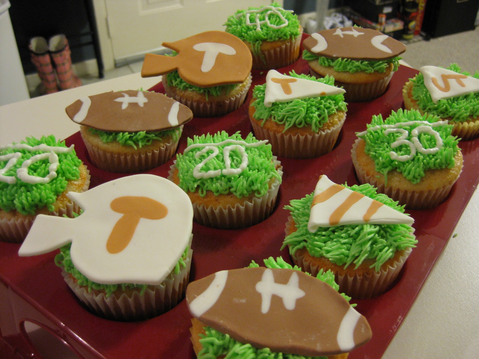 So Many Sweets: Texas Football Cupcakes!