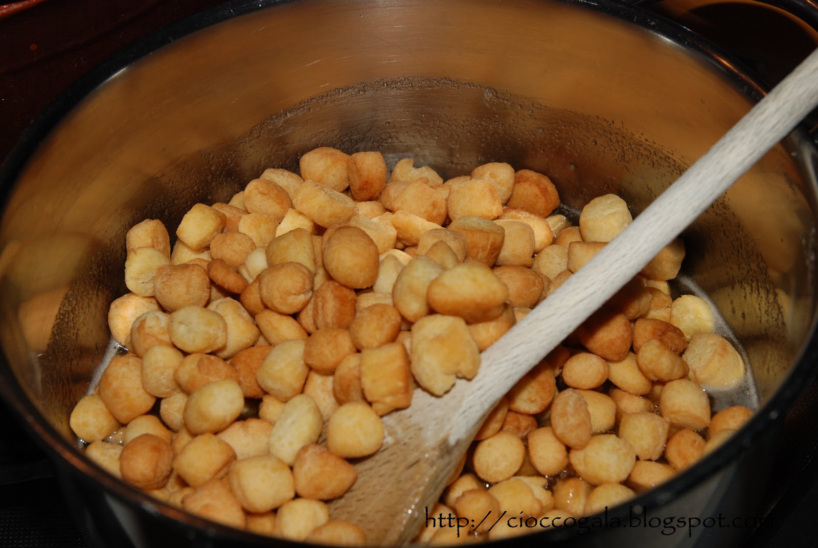 CIOCCOGALA : Aspettando Natale: Gli struffoli