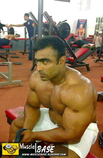 Atif Anwar Mr Pakistan With Syed Fazal Ilaahi At Fazal Zone Gym Karachi ...