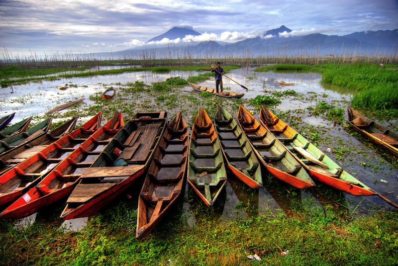Indonesia Travel Photography: FISHERMAN OF RAWA PENING