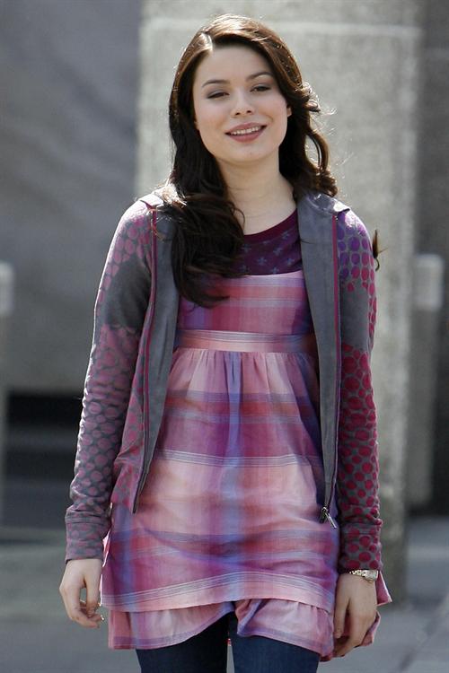 Miranda Cosgrove Style 2039