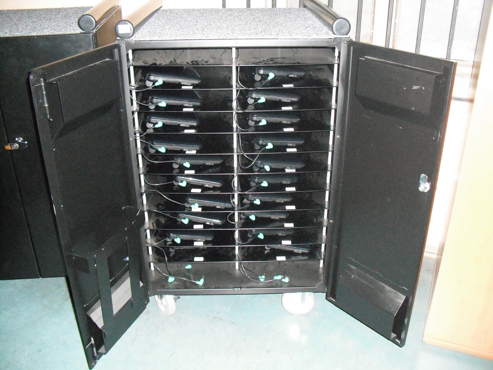 Enlaces - Escuela San Clemente: Laboratorio Móvil Computacional - LMC