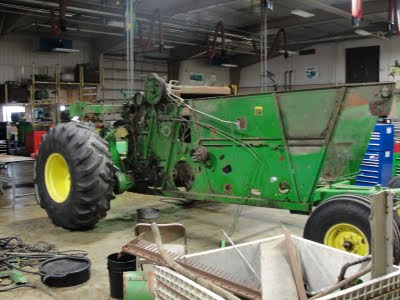 John Deere TECH Calmar: Ever Wonder What's Inside A Combine?