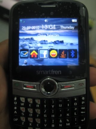 Dari Belakang Meja Kantor: Review HP Fren Starberry