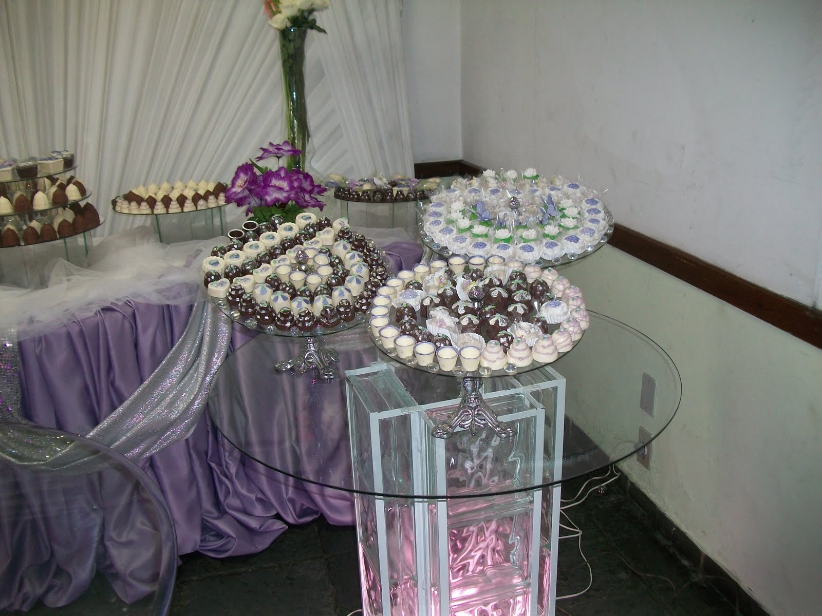 REGINA FESTAS BUFFET: REGINA FESTAS