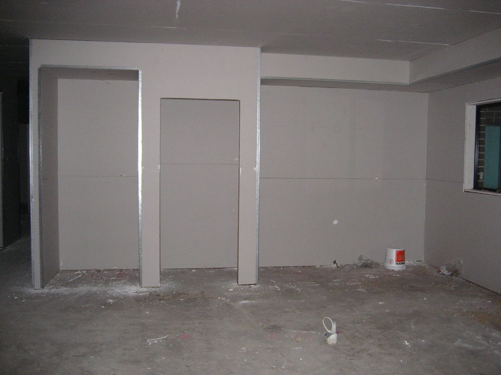 Building our Galleria: Day 171: Metallic edge strip to plaster installed