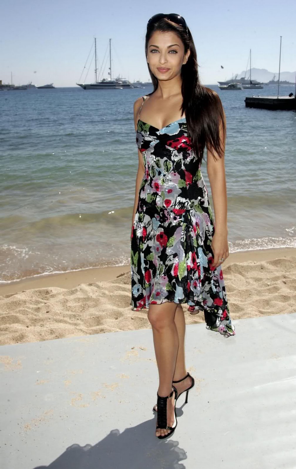 Best Wallpapers: Aishwarya Rai Beachan