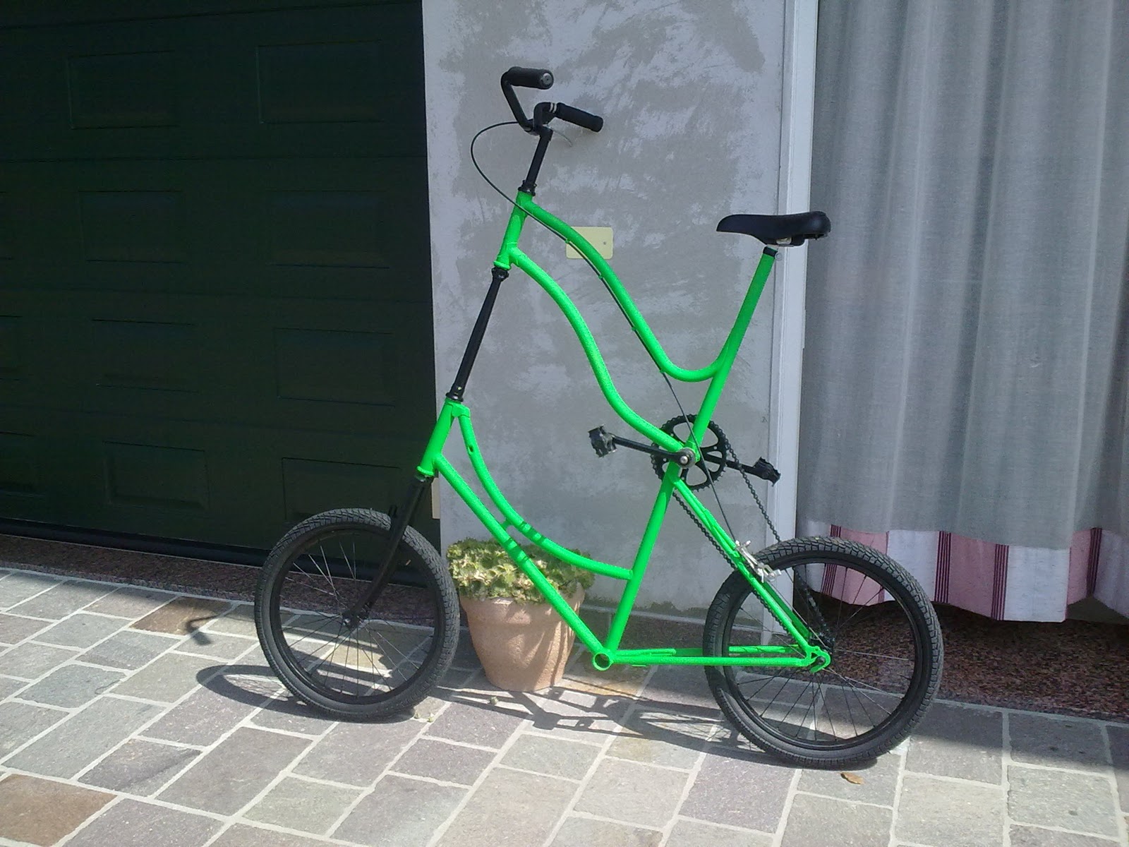 AtomicZombie Bikes, Trikes, Recumbents, Choppers, Ebikes, Velos and ...