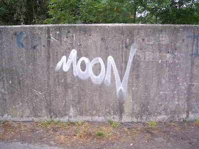 archive: Graffiti Moon.