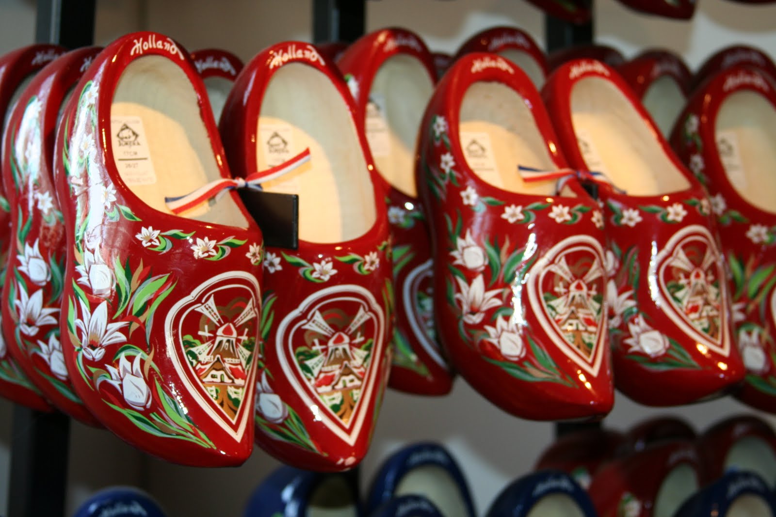 BelgiumBarb: Keukenhof, Clogs and Cheese...