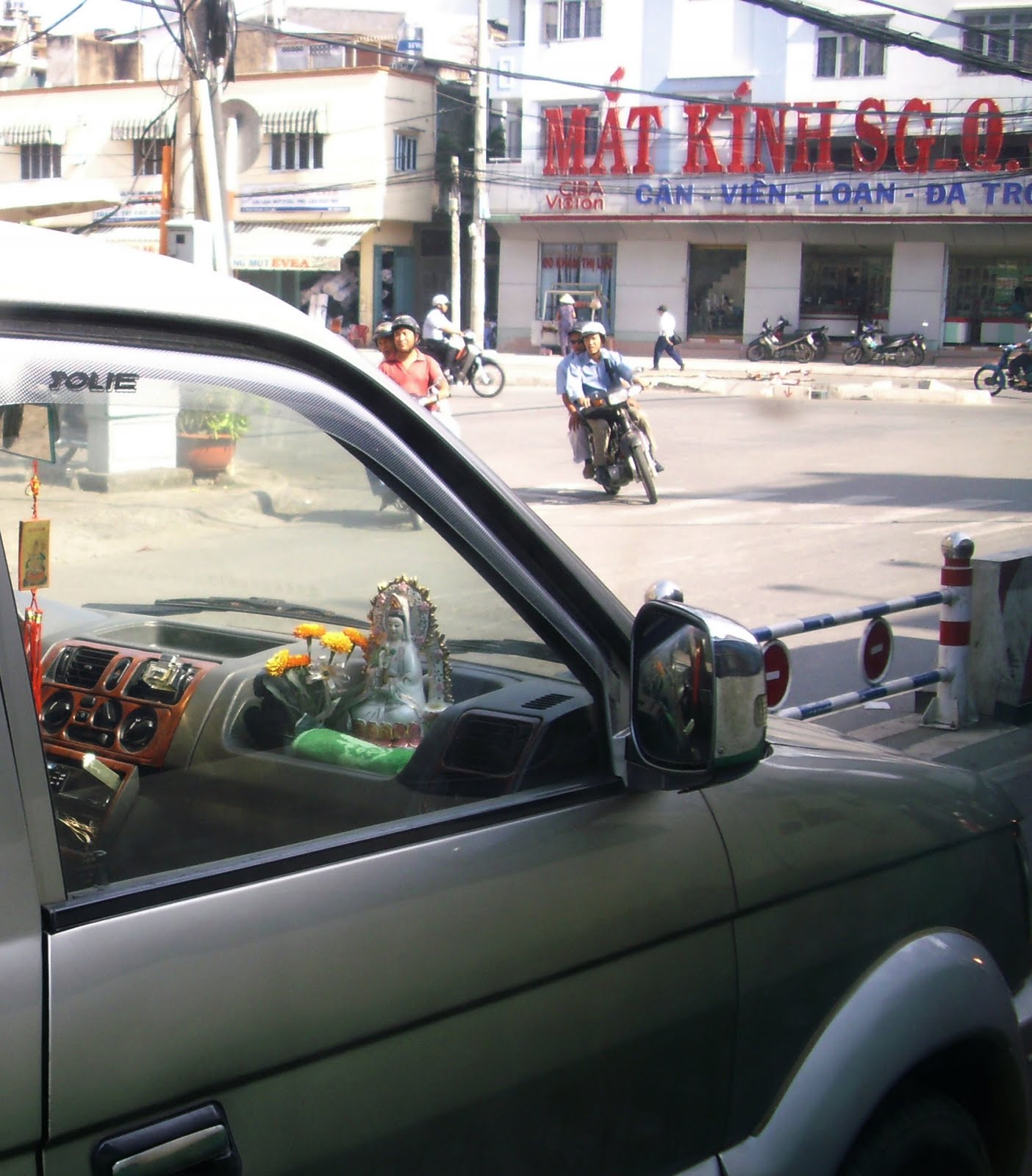 Luledele dans tous les sens: Le Code (vietnamien) de la route 1