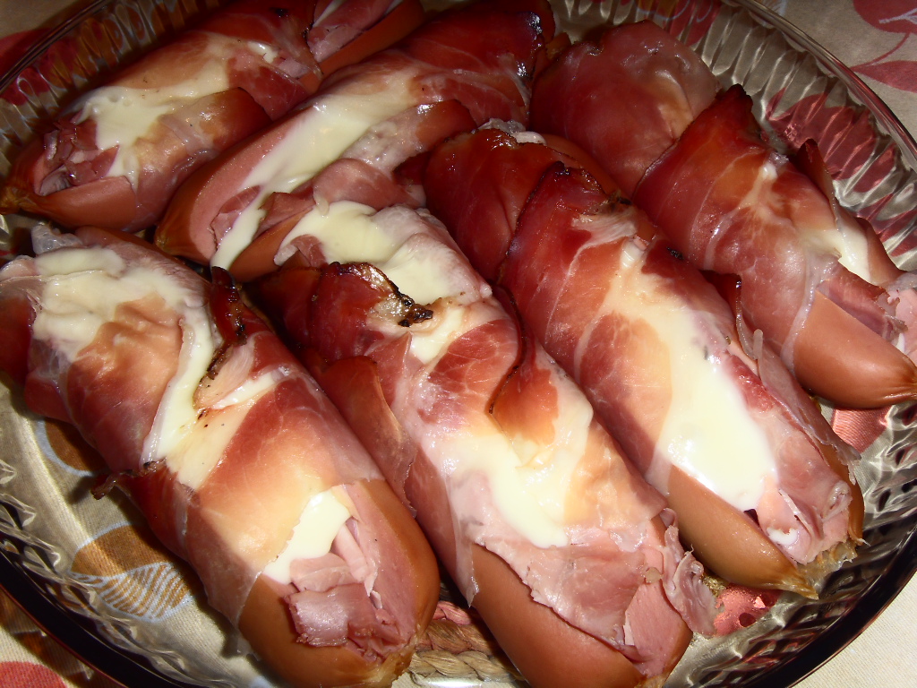 le ricette di Cockerina: WURSTEL DI POLLO CON PROSCIUTTO E PANCETTA