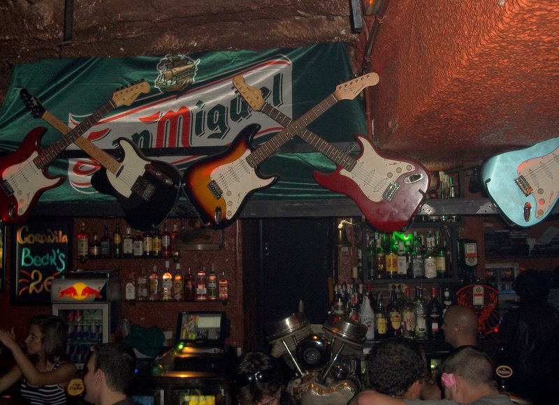 Lloret-de-mar bars/pubguide: Yates