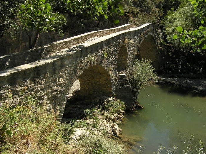 ΤΑΞΙΔΙΑ ΜΕ ΕΝΑΝ ΕΥΡΥΓΩΝΙΟ: ΓΡΕΒΕΝΑ
