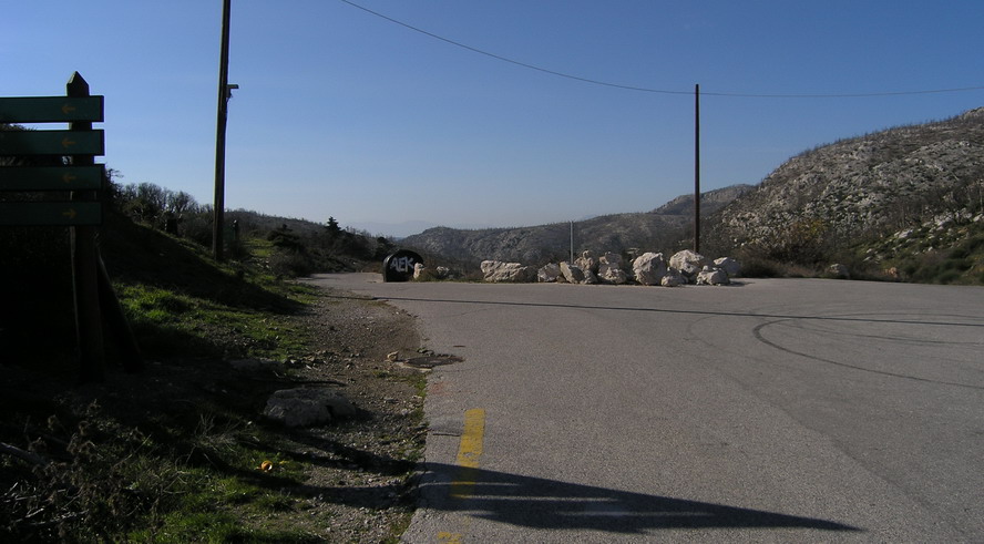 ΤΑΞΙΔΙΑ ΜΕ ΕΝΑΝ ΕΥΡΥΓΩΝΙΟ: ΠΑΡΝΗΘΑ: ΠΕΡΙΗΓΗΣΗ ΣΤΙΣ ΑΣΦΑΛΤΙΝΕΣ ΔΙΑΔΡΟΜΕΣ