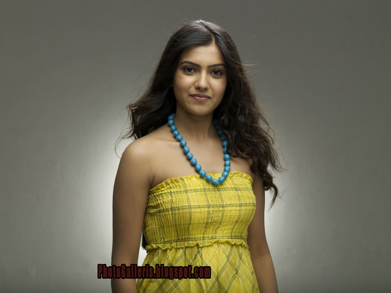 Photo Galleri: Samantha Ruth Prabhu Photo Shoot Wallpapers in Yellow Skirts