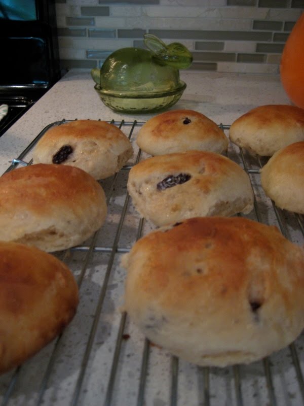 I can totally make that: Favorite Friday Recipe: Raisin buns