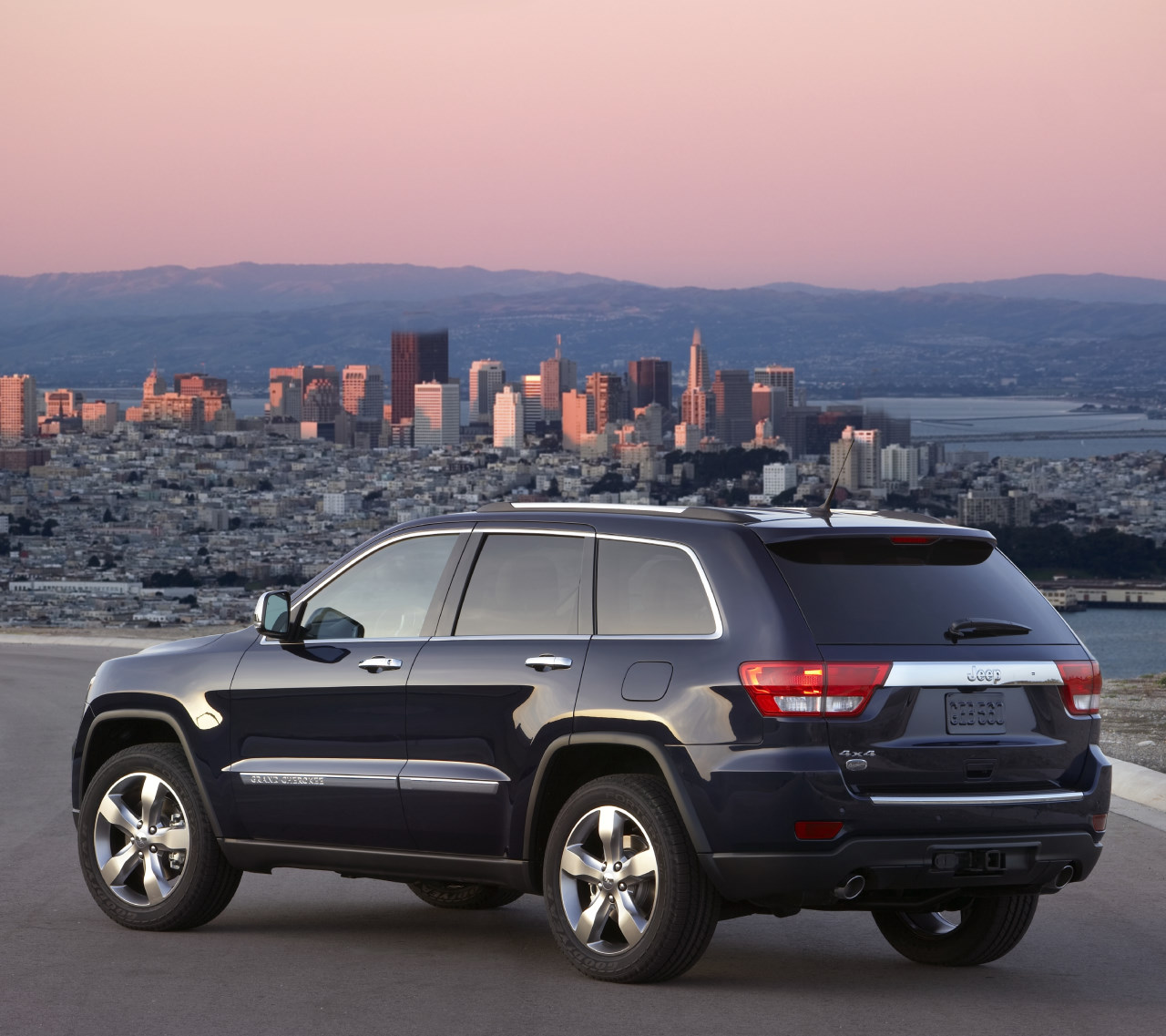 Jeep Grand Cherokee: Novo Grand Cherokee chega ao Brasil ainda neste ano