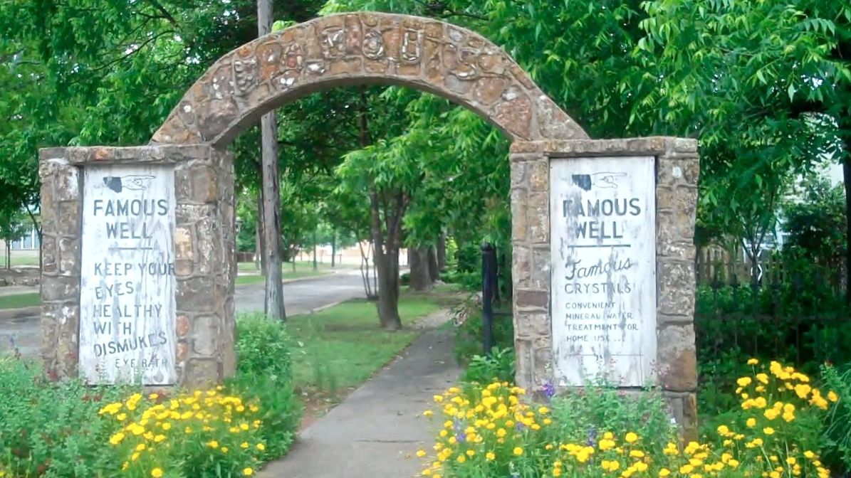 Suzassippi's Lottabusha County Chronicles: The "Crazy Water" Well