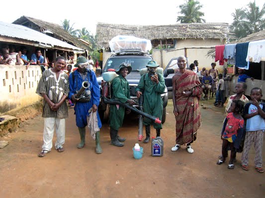 Pictures of African Cocoa Farming: Sprayers (3)