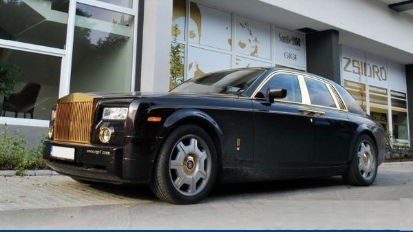 Black Rolls-Royce with 24 carat gold trimming | Car And Engines