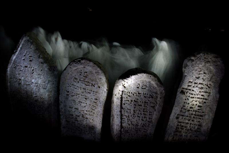 Real Cool Pics: Ghosts at the cemetery