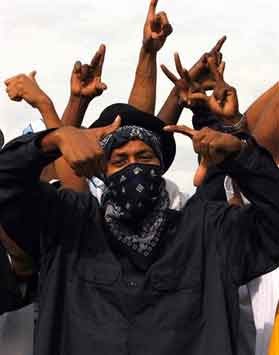 Piru Hand Signs Into Worship | Blood Piru Knowledge