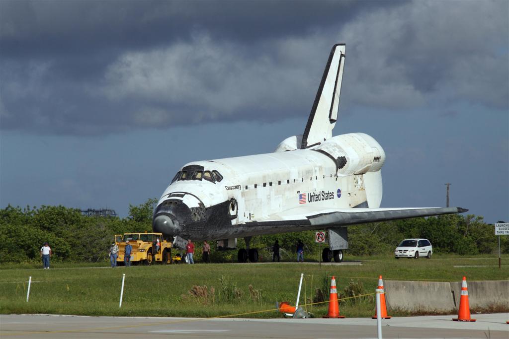 Amazing Photos Of Shuttle Discovery Returning Home - Spyful Breaking News