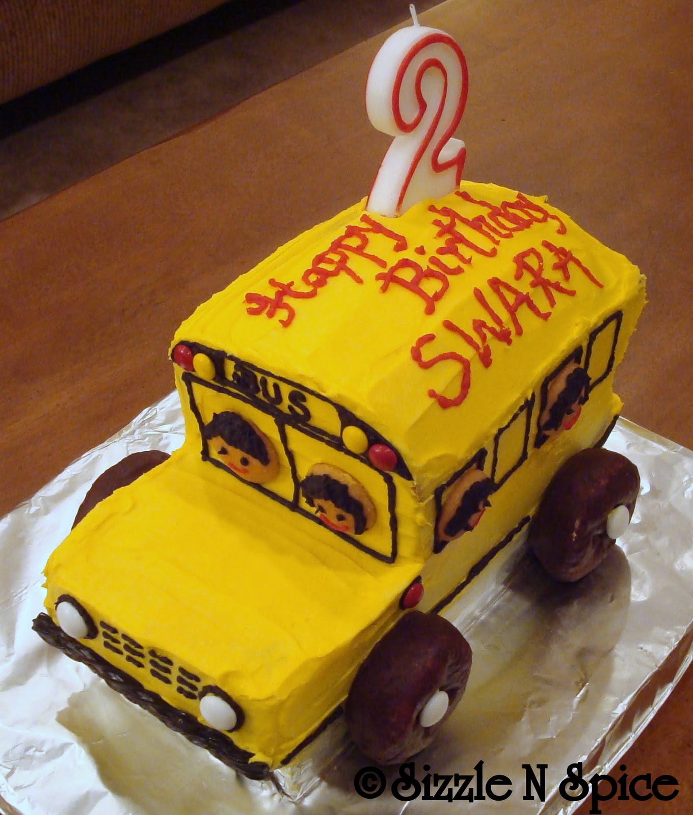 Sizzle N Spice: School Bus Cake, Cupcakes and Cookies