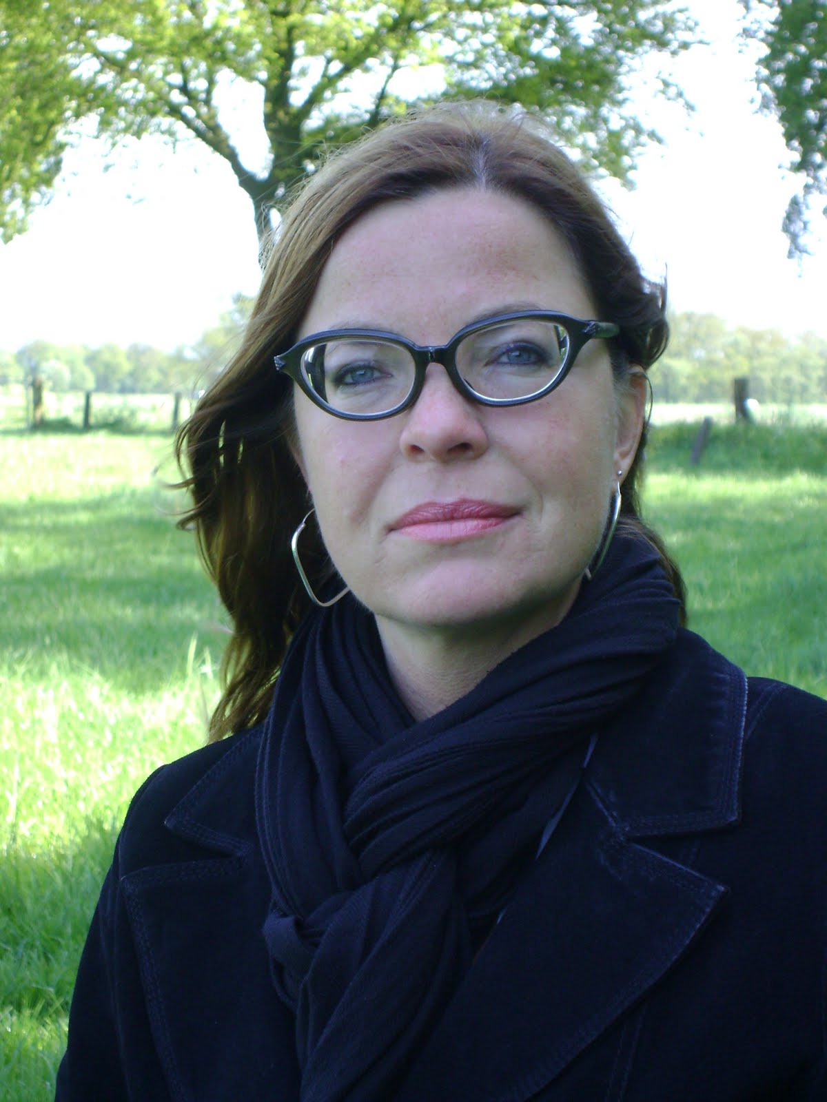 Ladies behind crystal veil: Astrid 391