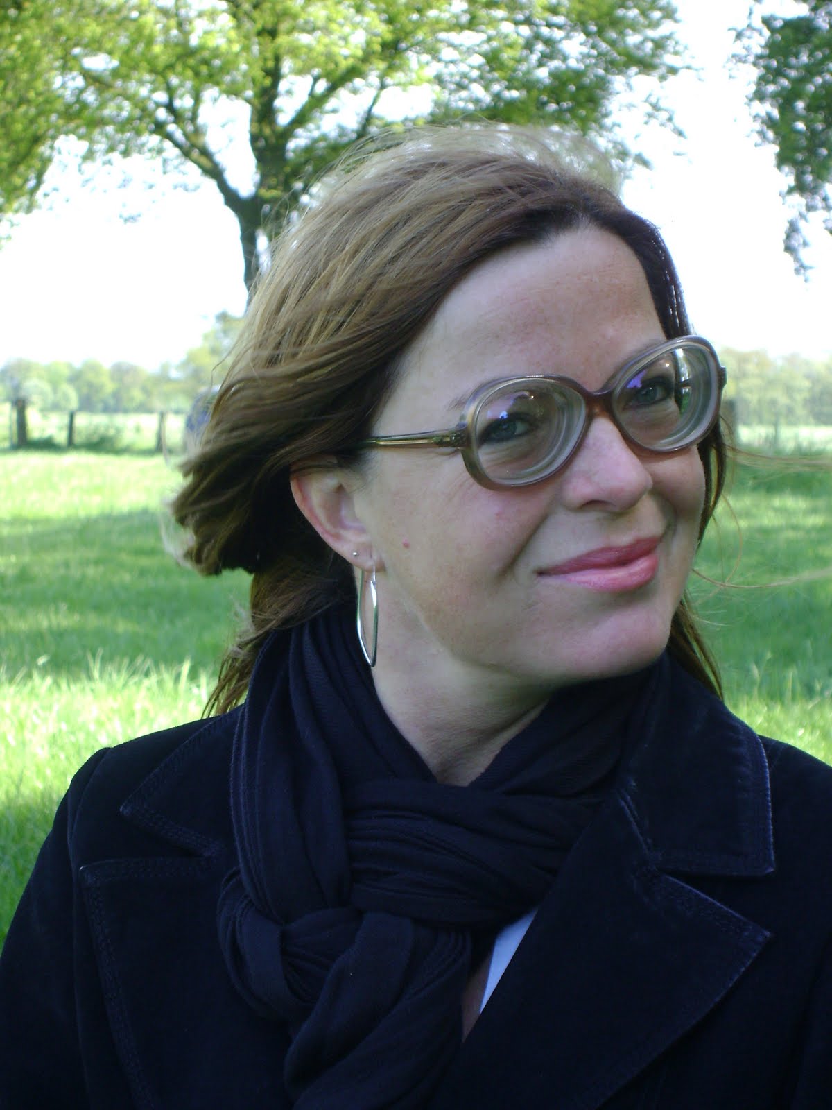 Ladies behind crystal veil: Astrid 394