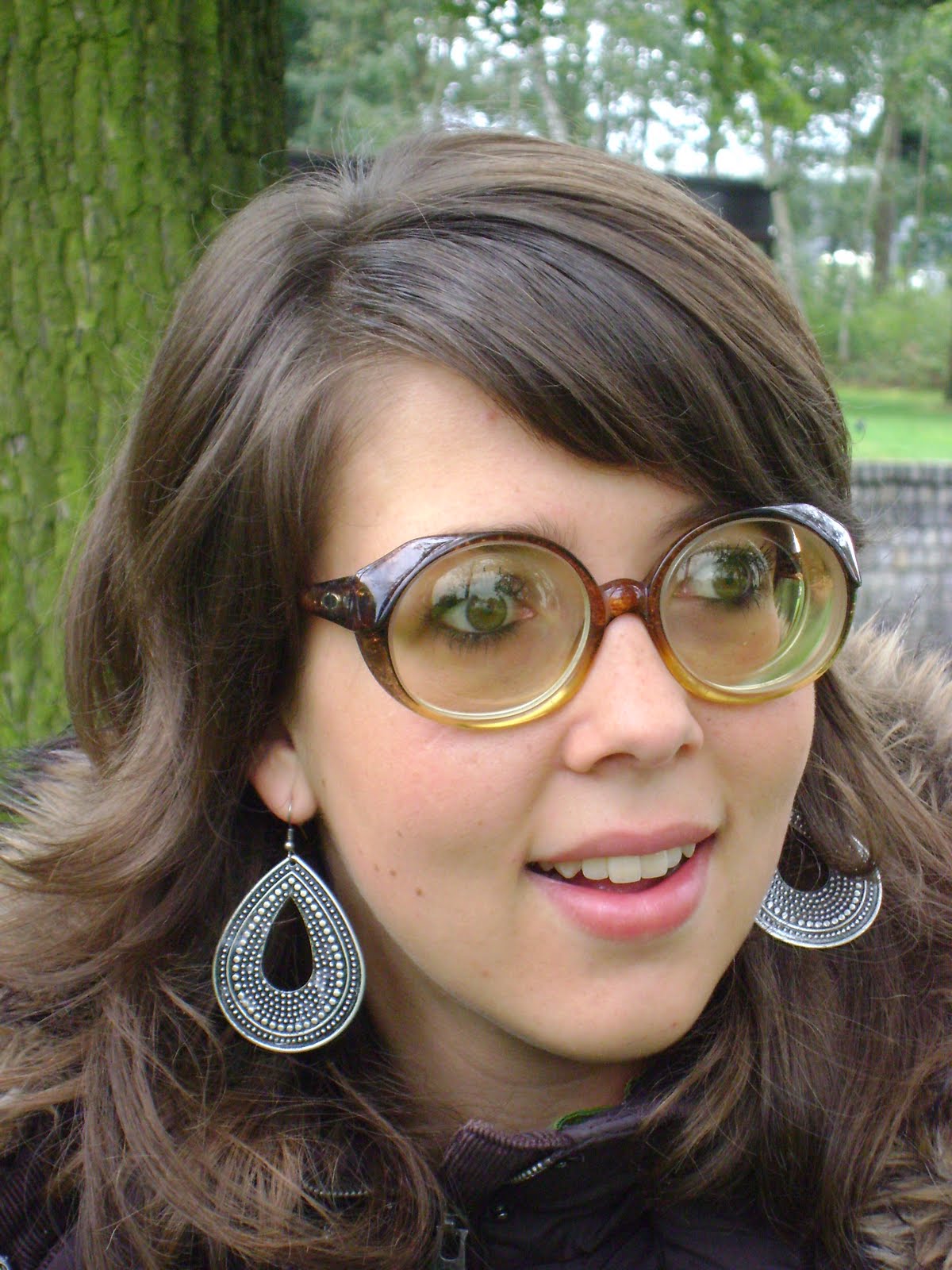 Ladies behind crystal veil: Marleen 128